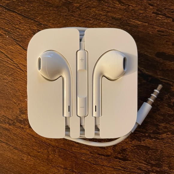 Apple | Headphones | Nwot Original Apple Earpods Headphones 35mm Jack ...